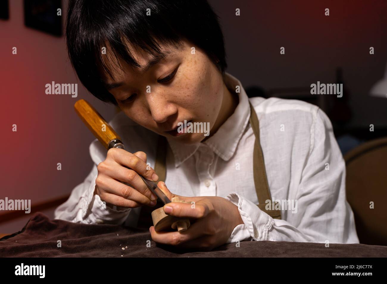 Female violin maker hi-res stock photography and images - Alamy