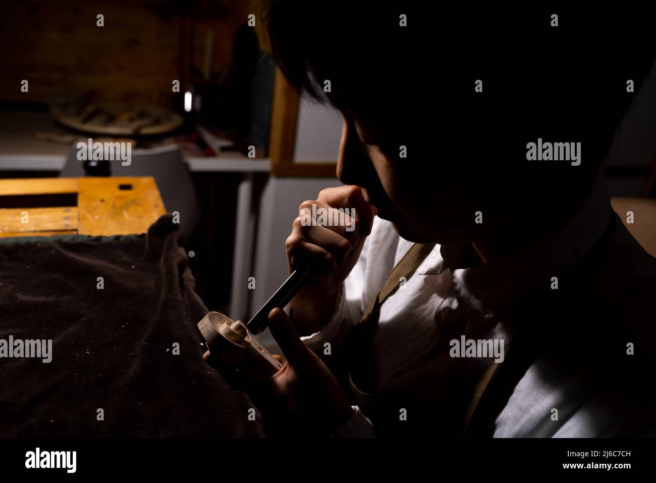 Female violin maker hi-res stock photography and images - Alamy