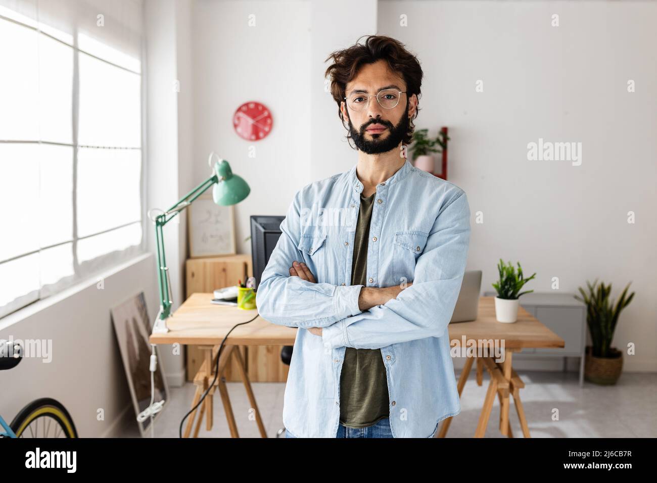 Workplace confident hi-res stock photography and images - Alamy