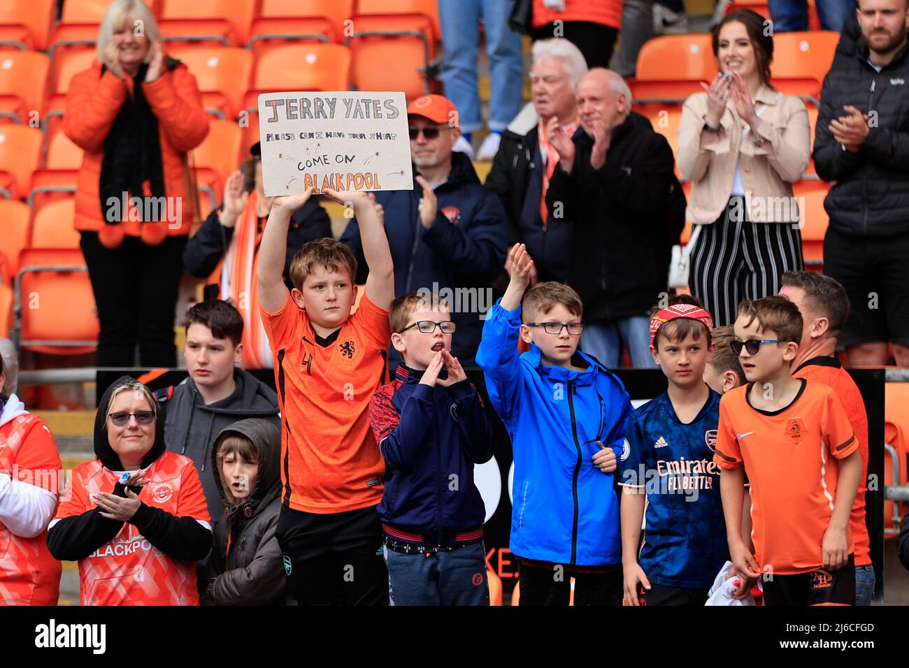 Blackpool fans cheer on their team hi-res stock photography and images ...