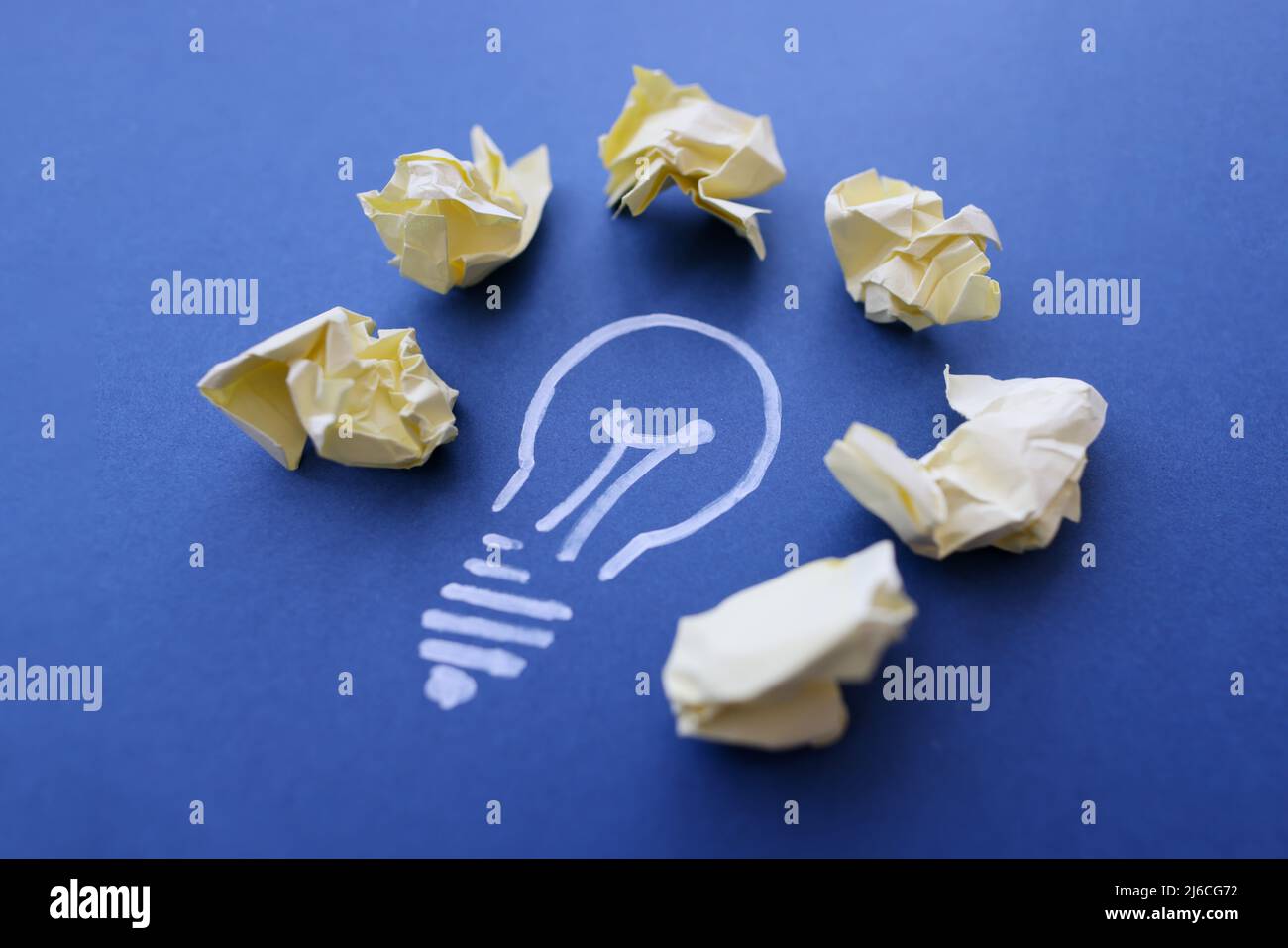 Chalk lightbulb drawing success hi-res stock photography and images - Alamy