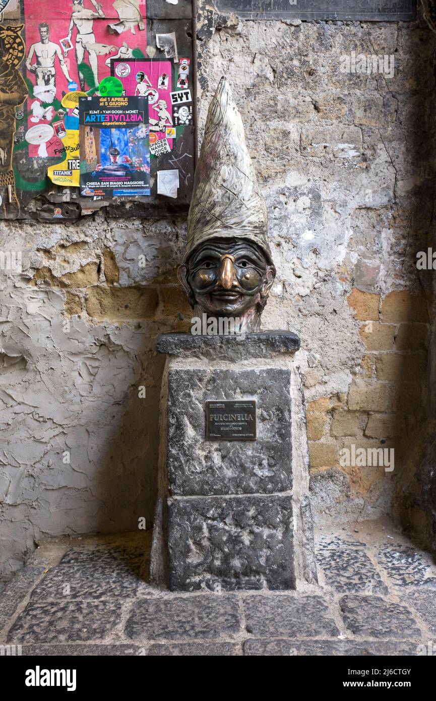 Pulcinella statue napoli hi-res stock photography and images - Alamy