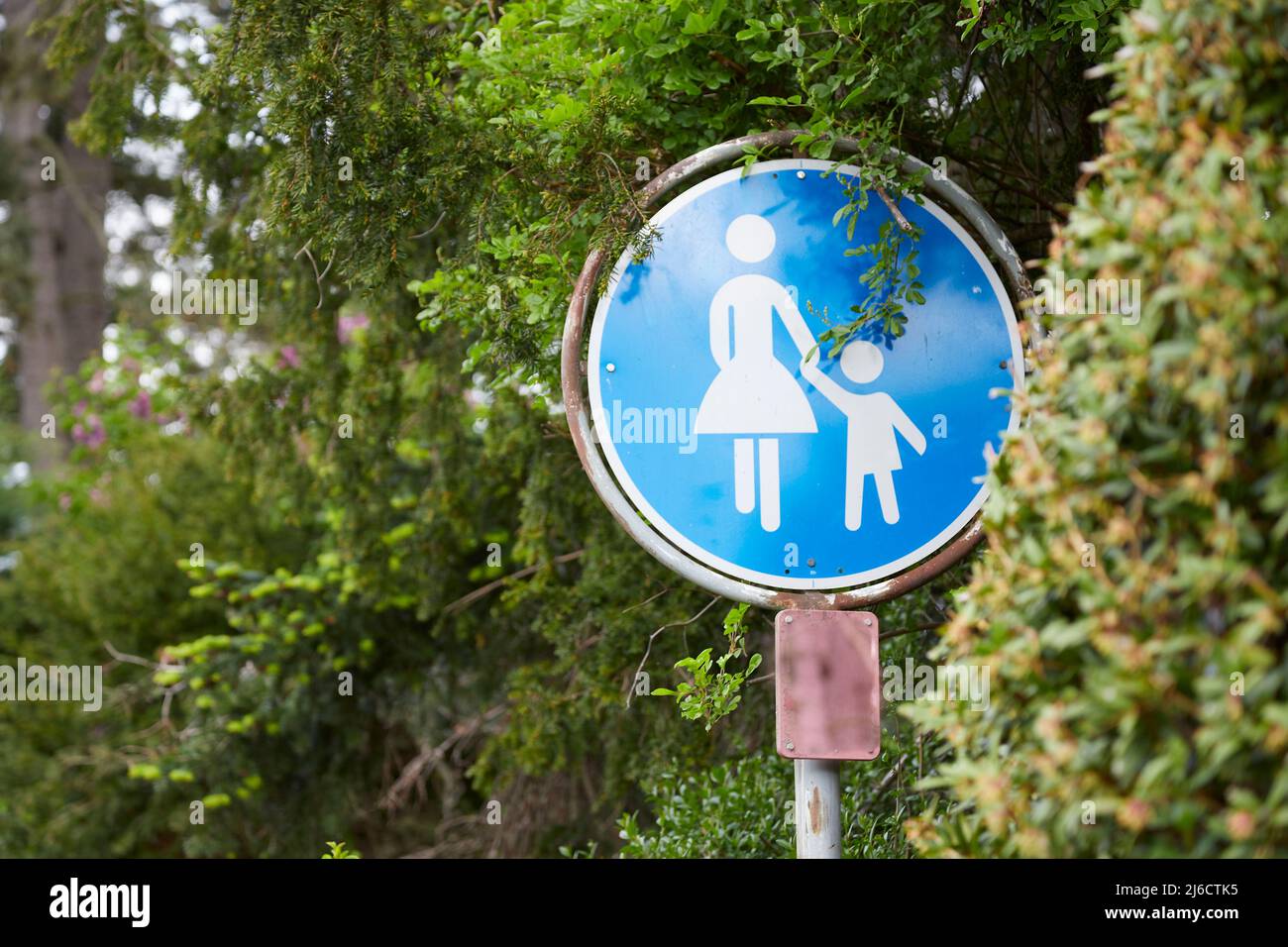 german traffic sign for footpath Stock Photo - Alamy