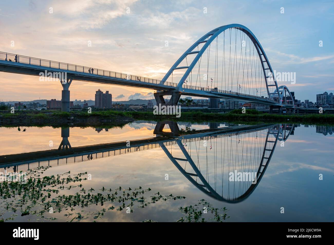 Crescent bridge hi-res stock photography and images - Alamy