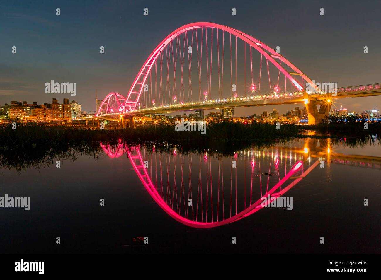 Night view of the Crescent Bridge at Taipei, Taiwan Stock Photo - Alamy