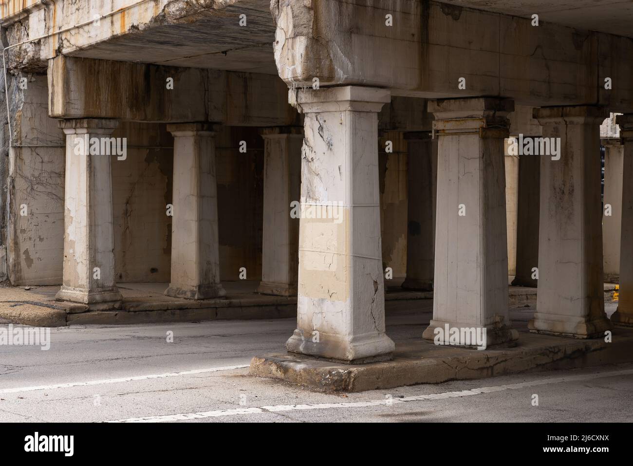 Crumbling infrastructure concrete hi-res stock photography and images ...