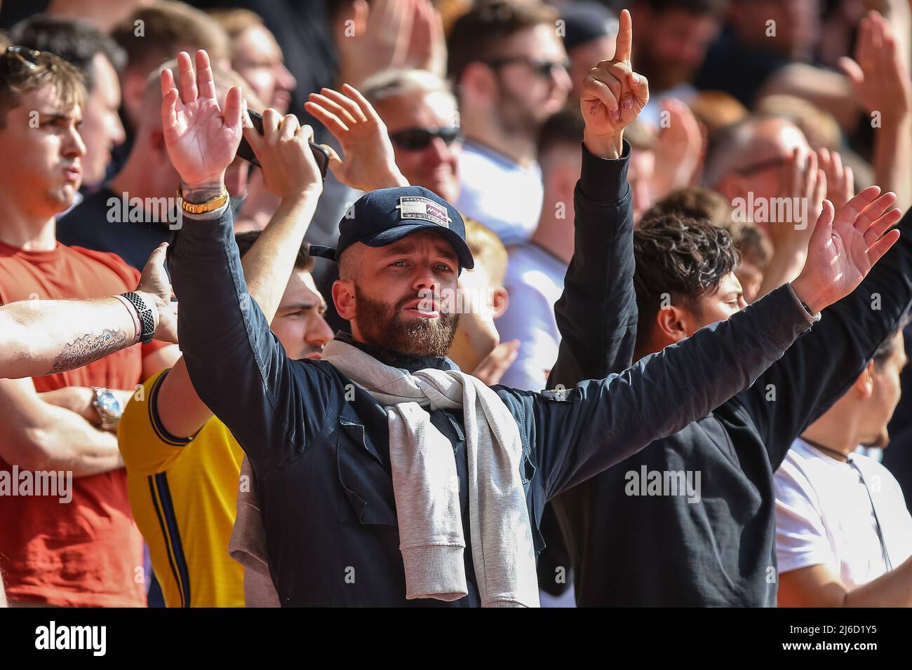 Fans chanting hi-res stock photography and images - Alamy