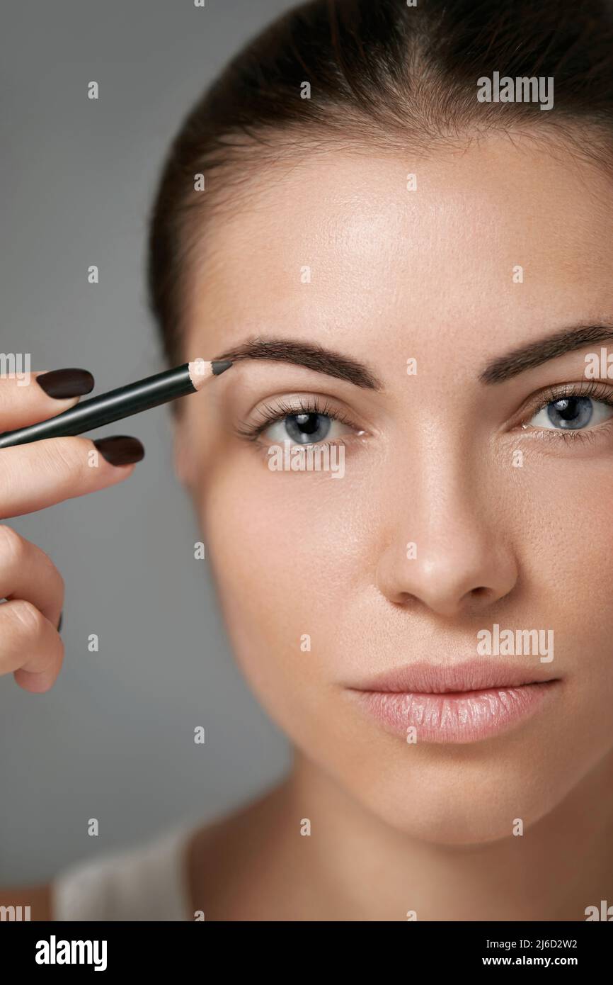Brow pencil hi-res stock photography and images - Alamy