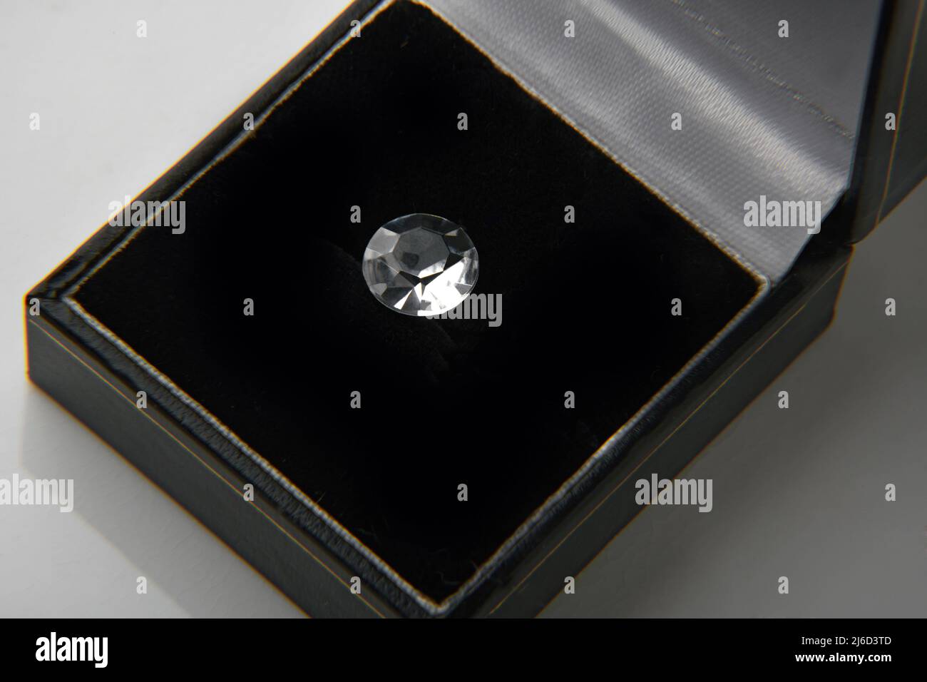 Jewels in box hi-res stock photography and images - Alamy