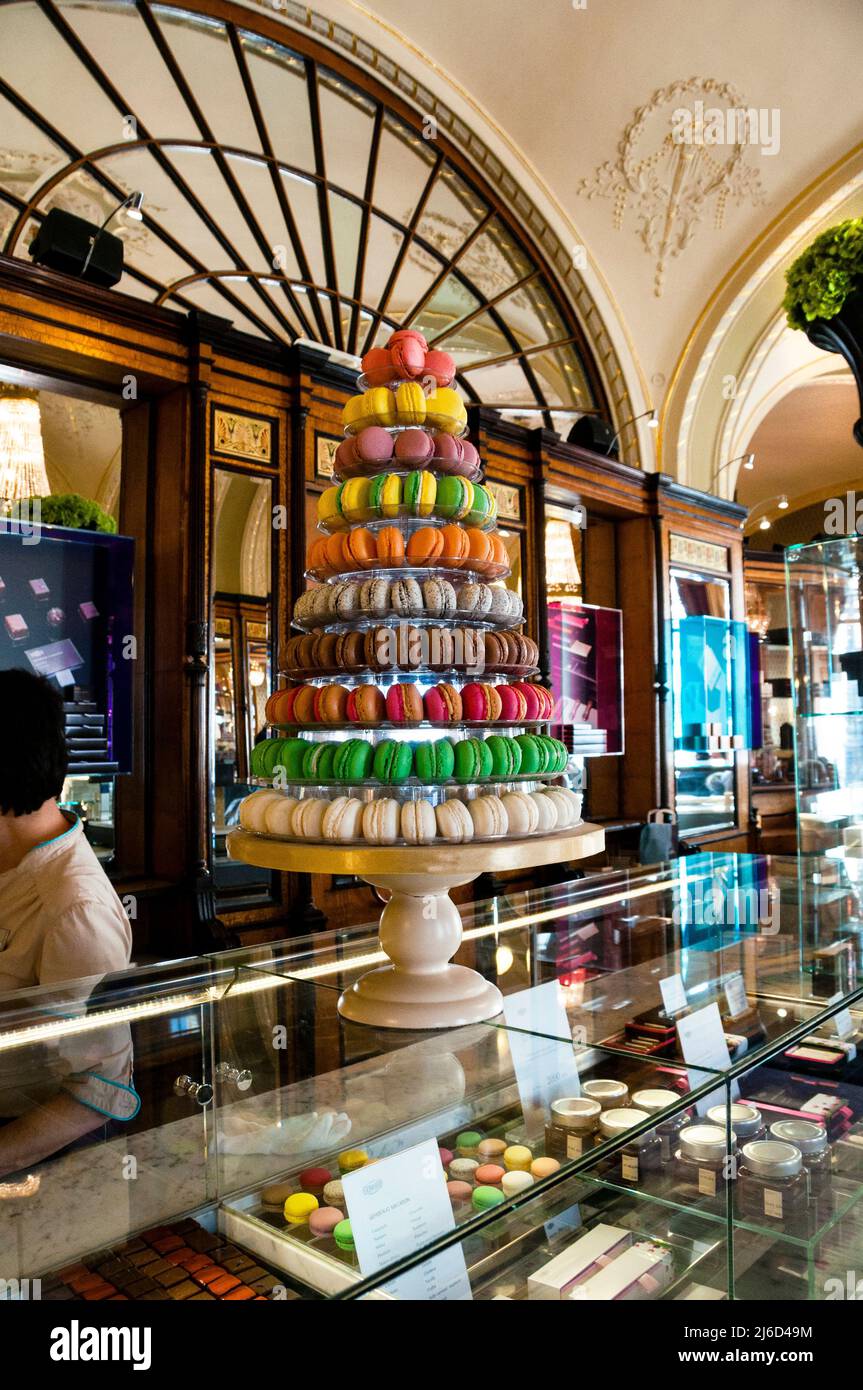 Café Gerbeaud in Budapest is a traditional Hungarian coffeehouse Stock ...