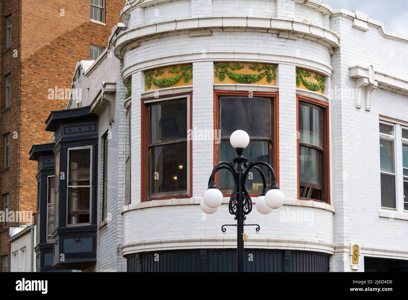 Front of old downtown building in Midwest city Stock Photo - Alamy