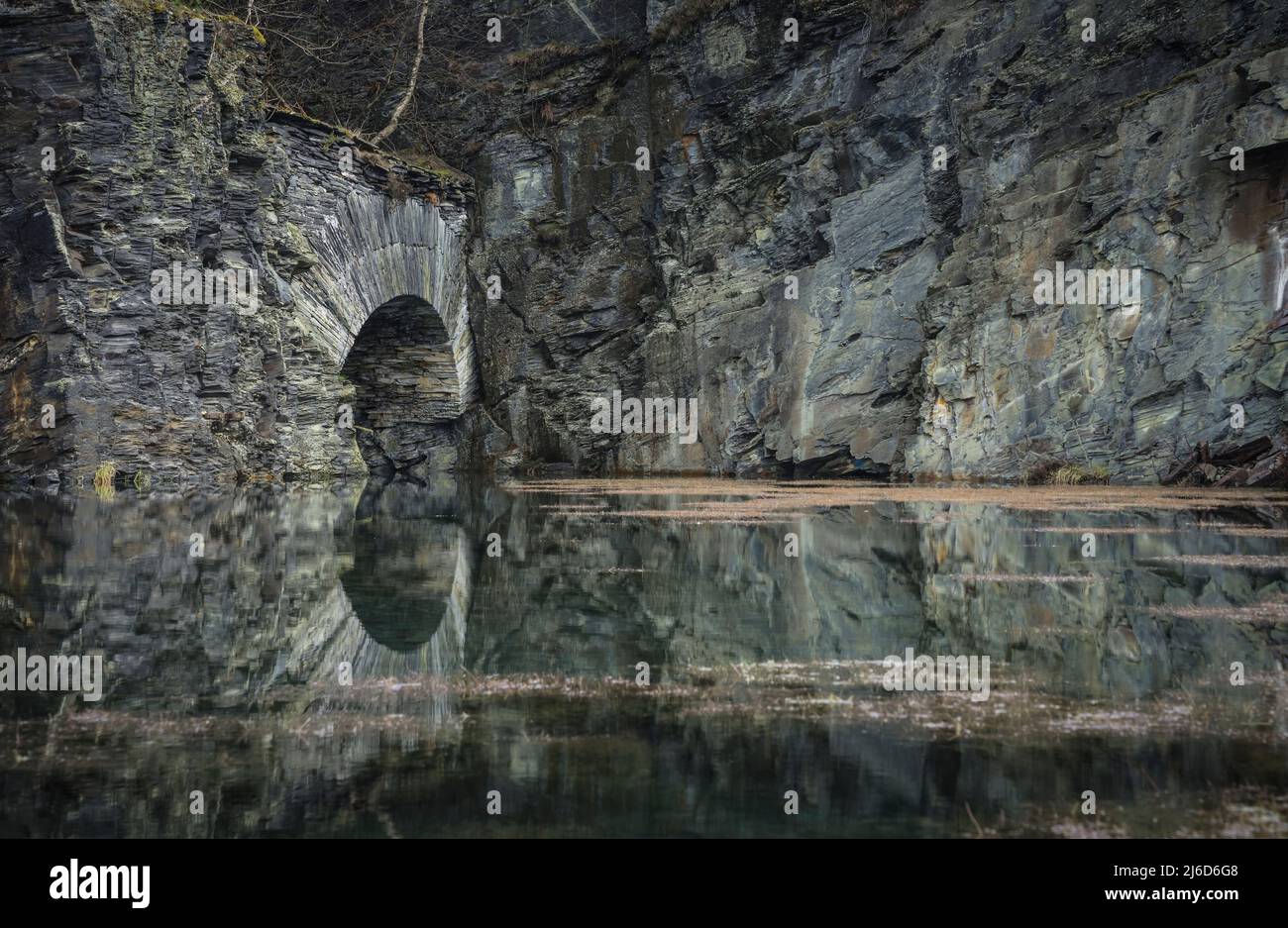 abandoned slate mining site Stock Photo - Alamy