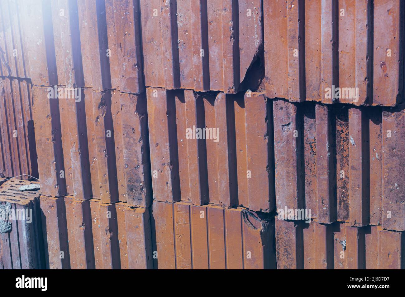 Red ceramic bricks hi-res stock photography and images - Alamy