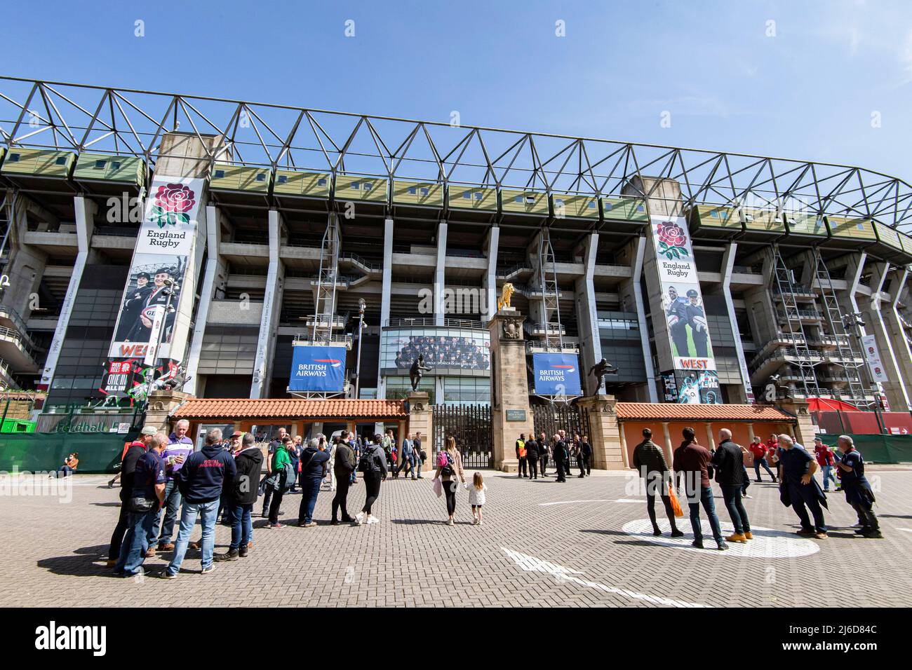LONDON, UNITED KINGDOM. 30th, Apr 2022. A overview of the main entrance ...