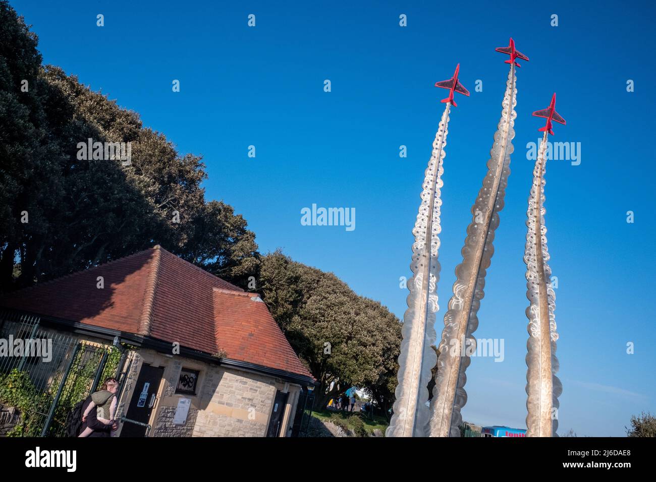Red arrows memorial sculpture hi-res stock photography and images - Alamy