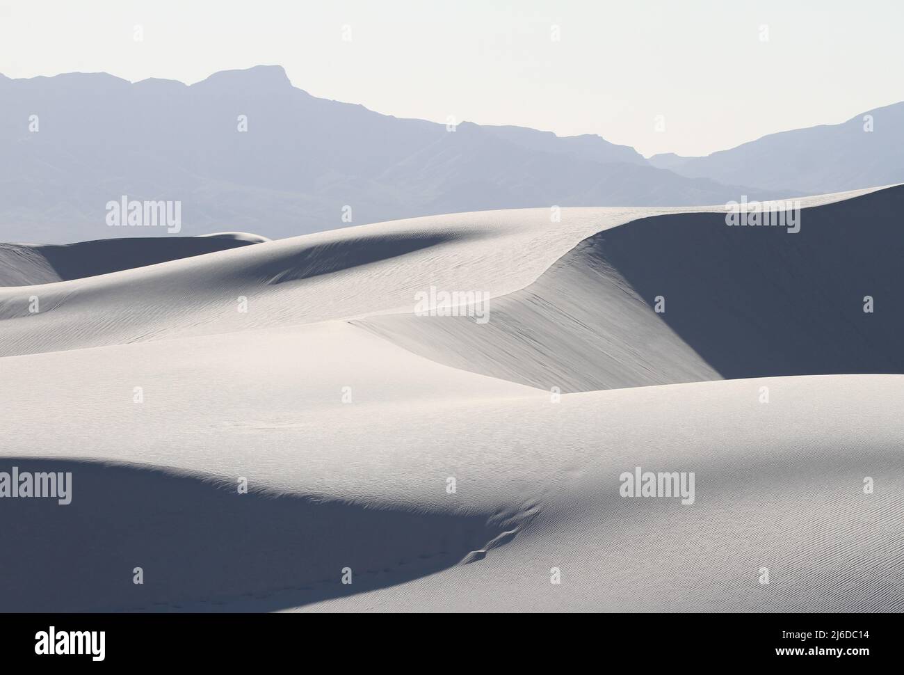 Soft gypsum sand dunes in White Sands National Park Stock Photo - Alamy