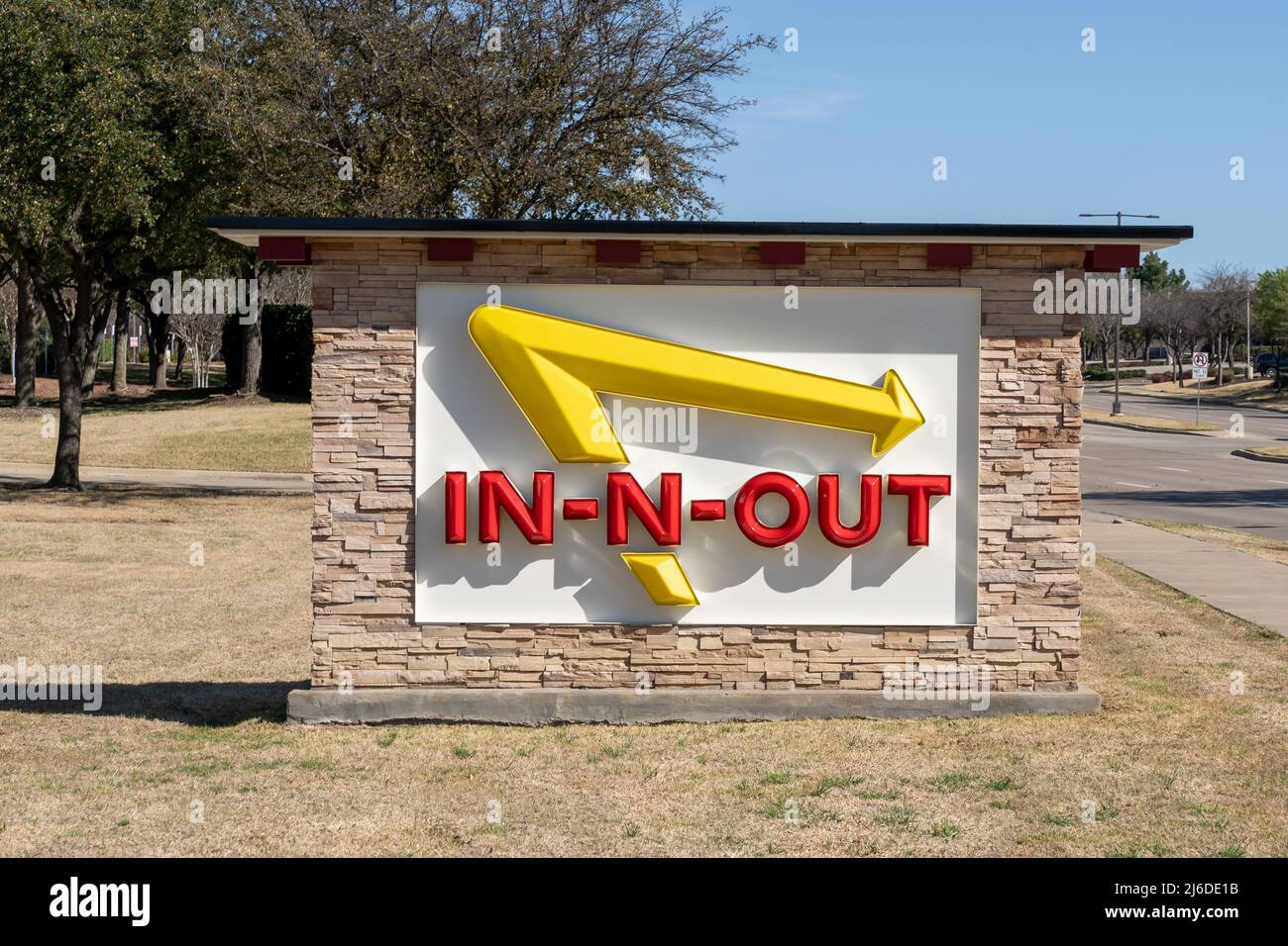 In-N-Out Burger restaurant sign in Irving, Texas, USA Stock Photo - Alamy