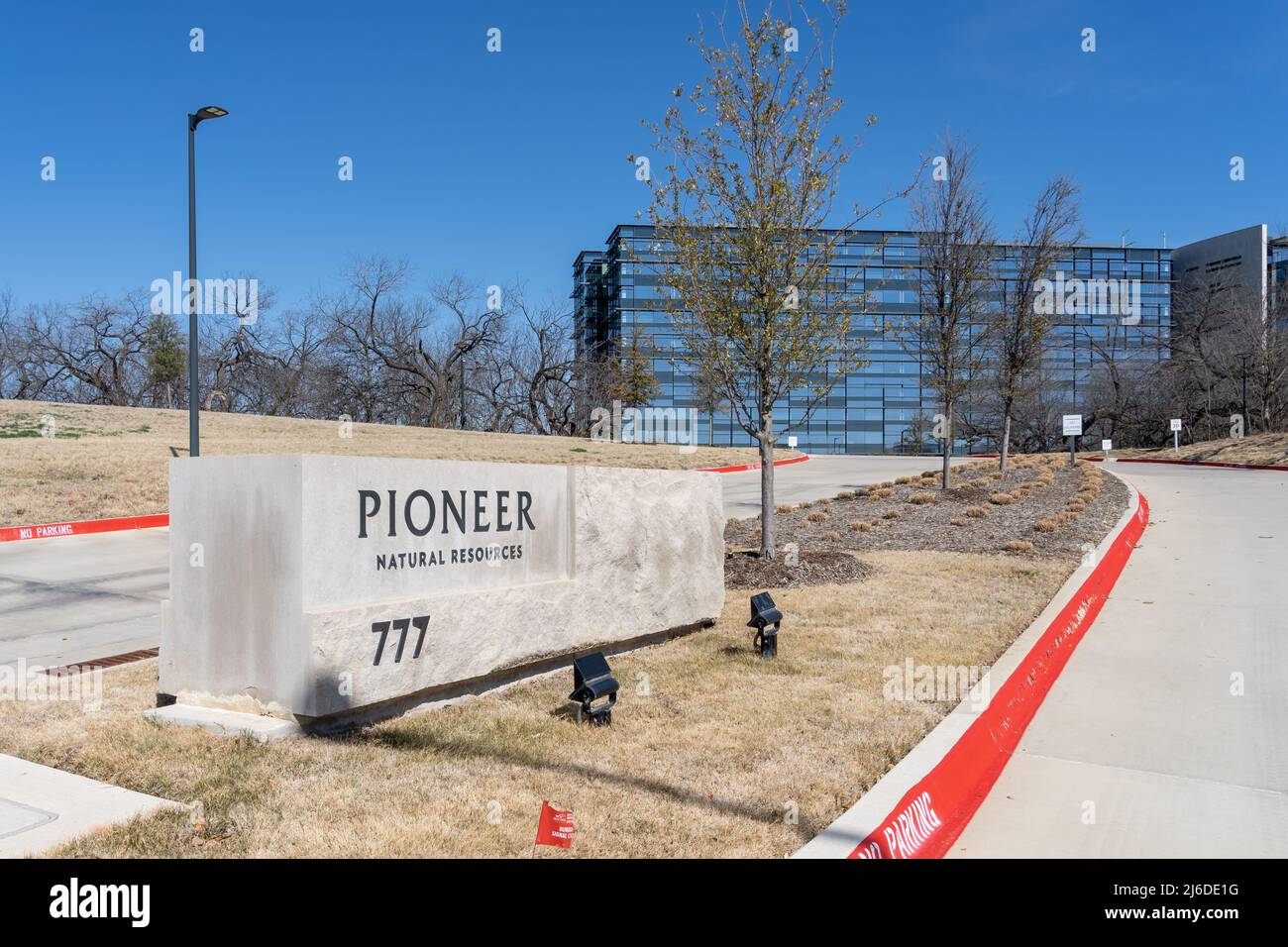 Pioneer Natural Resources headquarters in Irving, Texas, USA Stock ...
