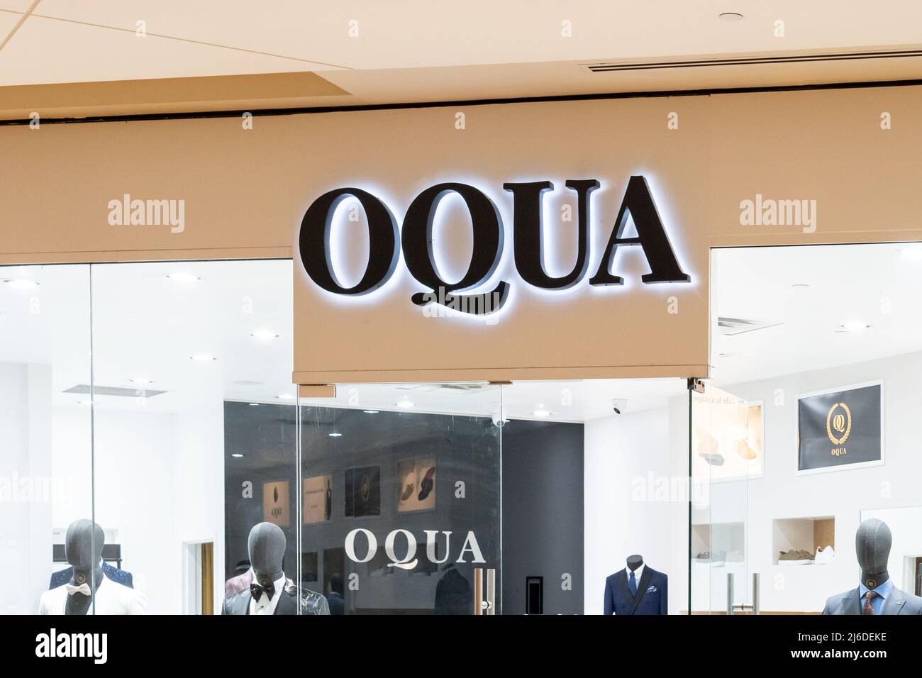 Shopping mall in indoor store store hi-res stock photography and images ...