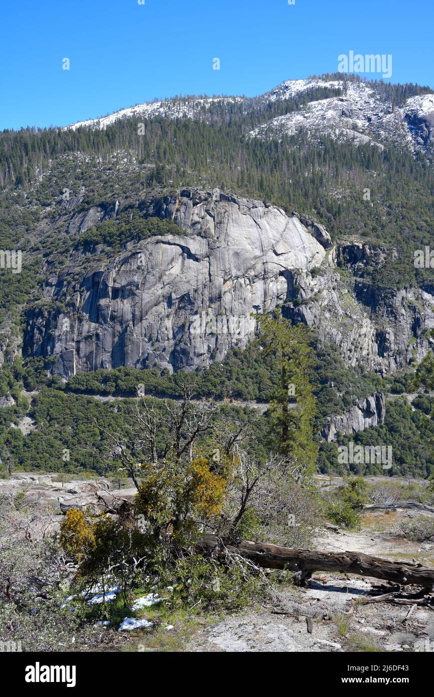 Arriving at the iconic Yosemite Valley on scenic highway 41 (US ...