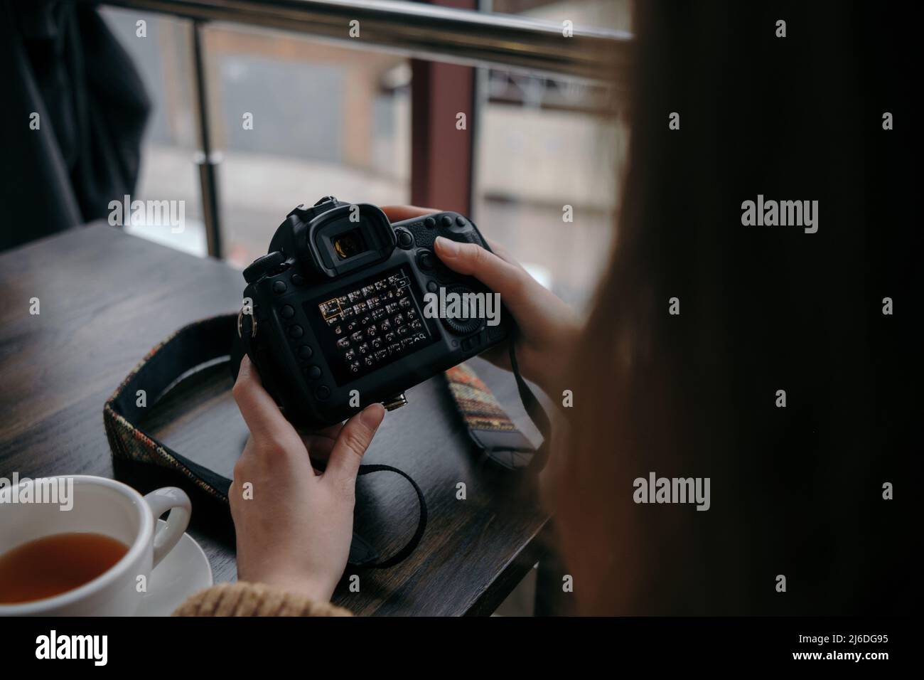 girl watching photos on a camera close Stock Photo - Alamy