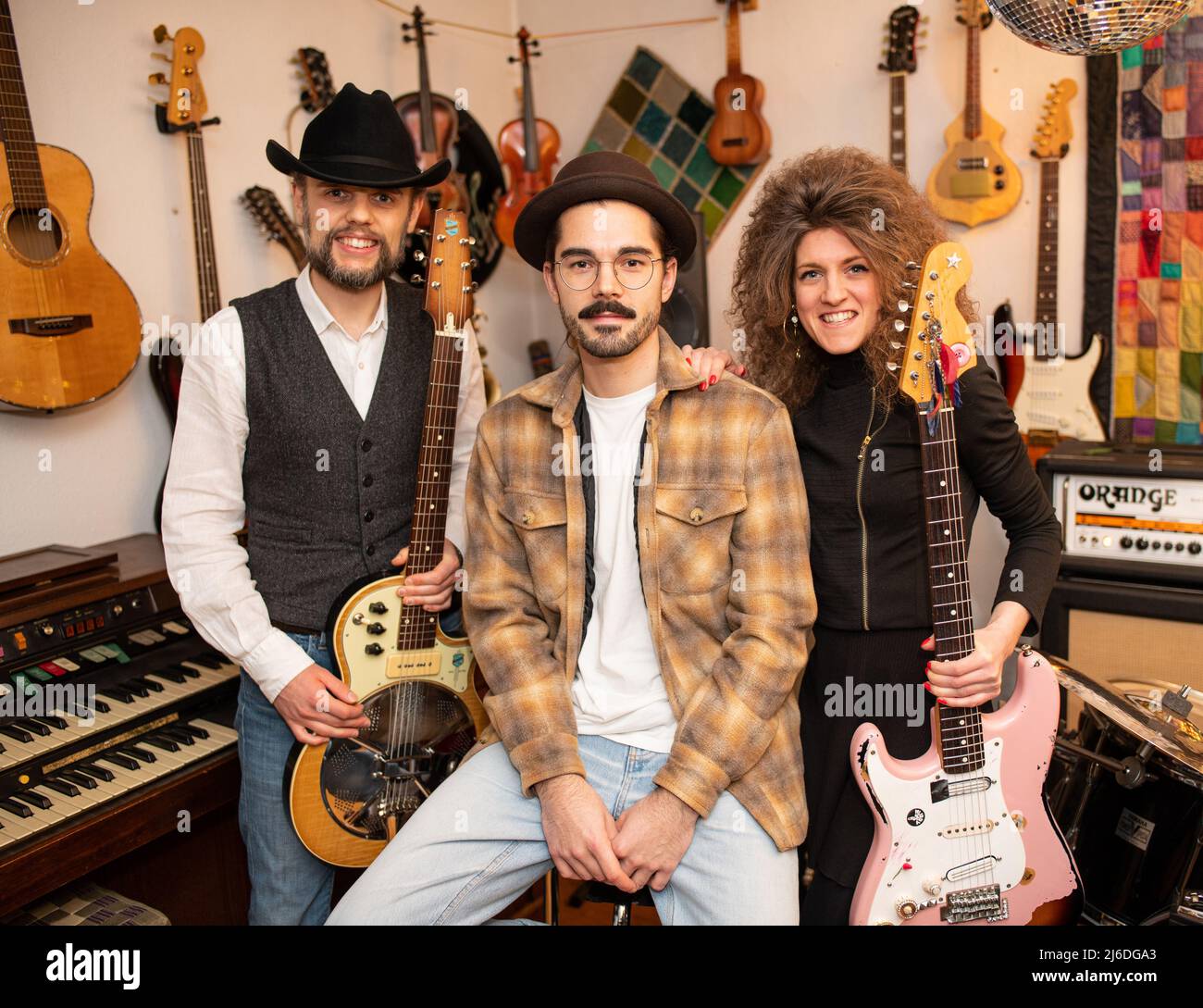 PRODUCTION - 29 December 2021, Bavaria, Schwabach: The band Muddy What ...