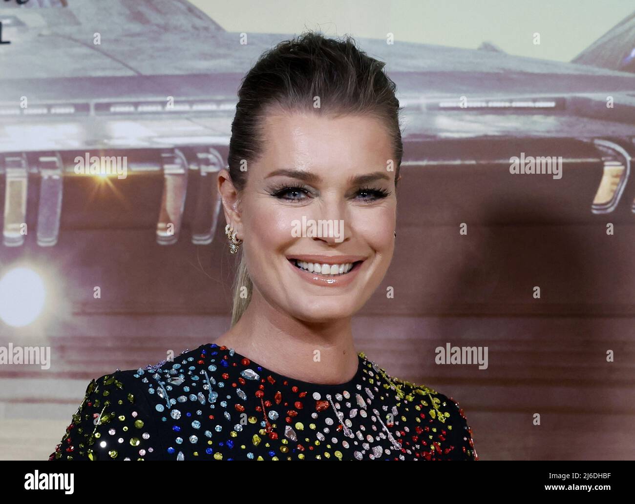 Rebecca Romijn arrives on the red carpet at the New York premiere of ...