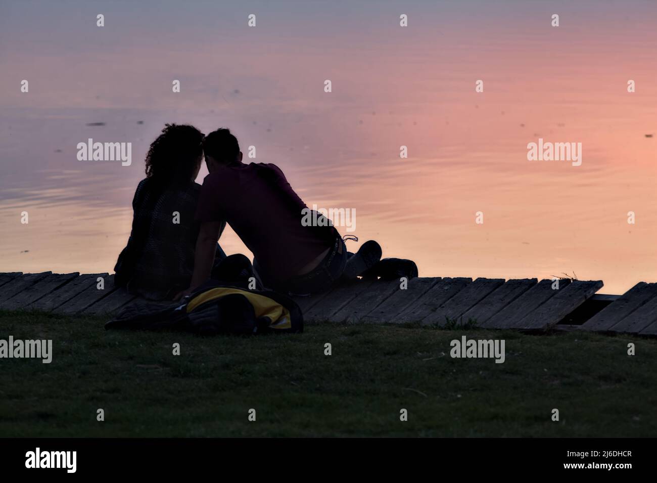 Cuddling by ocean hi-res stock photography and images - Alamy
