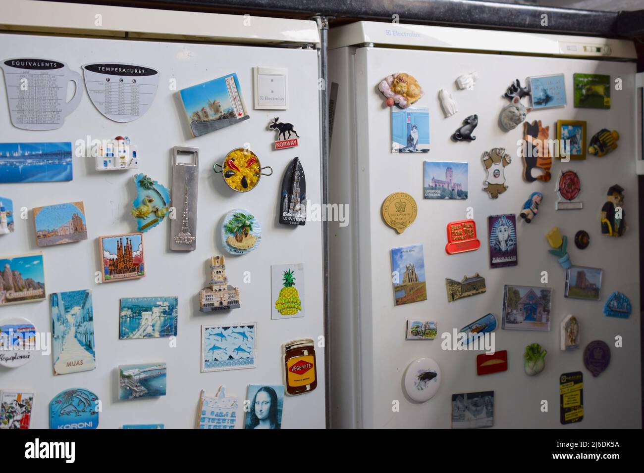 Back of fridge hi-res stock photography and images - Alamy