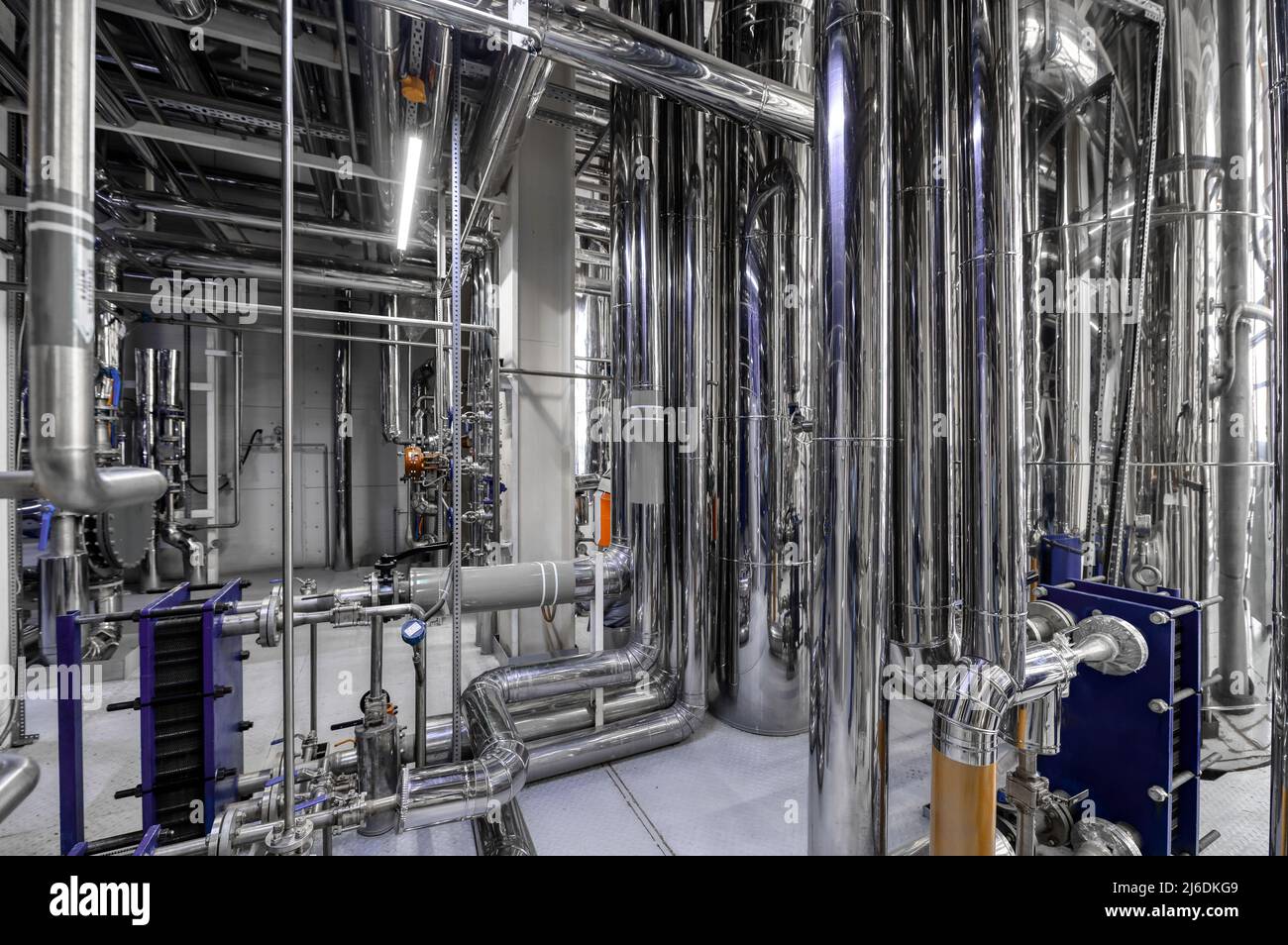 Silver tank hi-res stock photography and images - Alamy