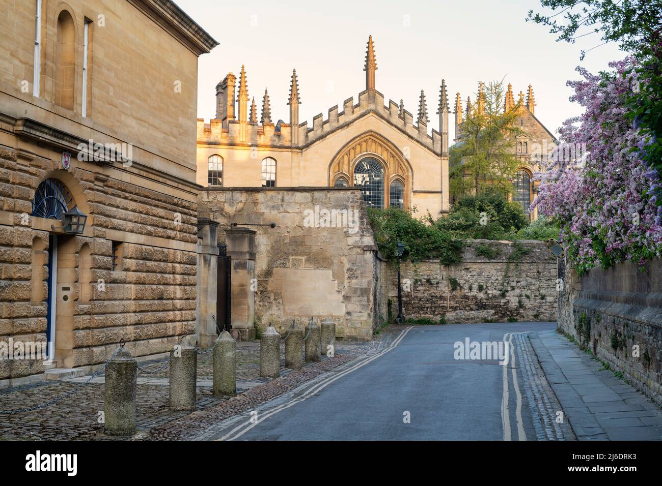 Queens lane at sunrise in the spring. Oxford, Oxfordshire, England ...