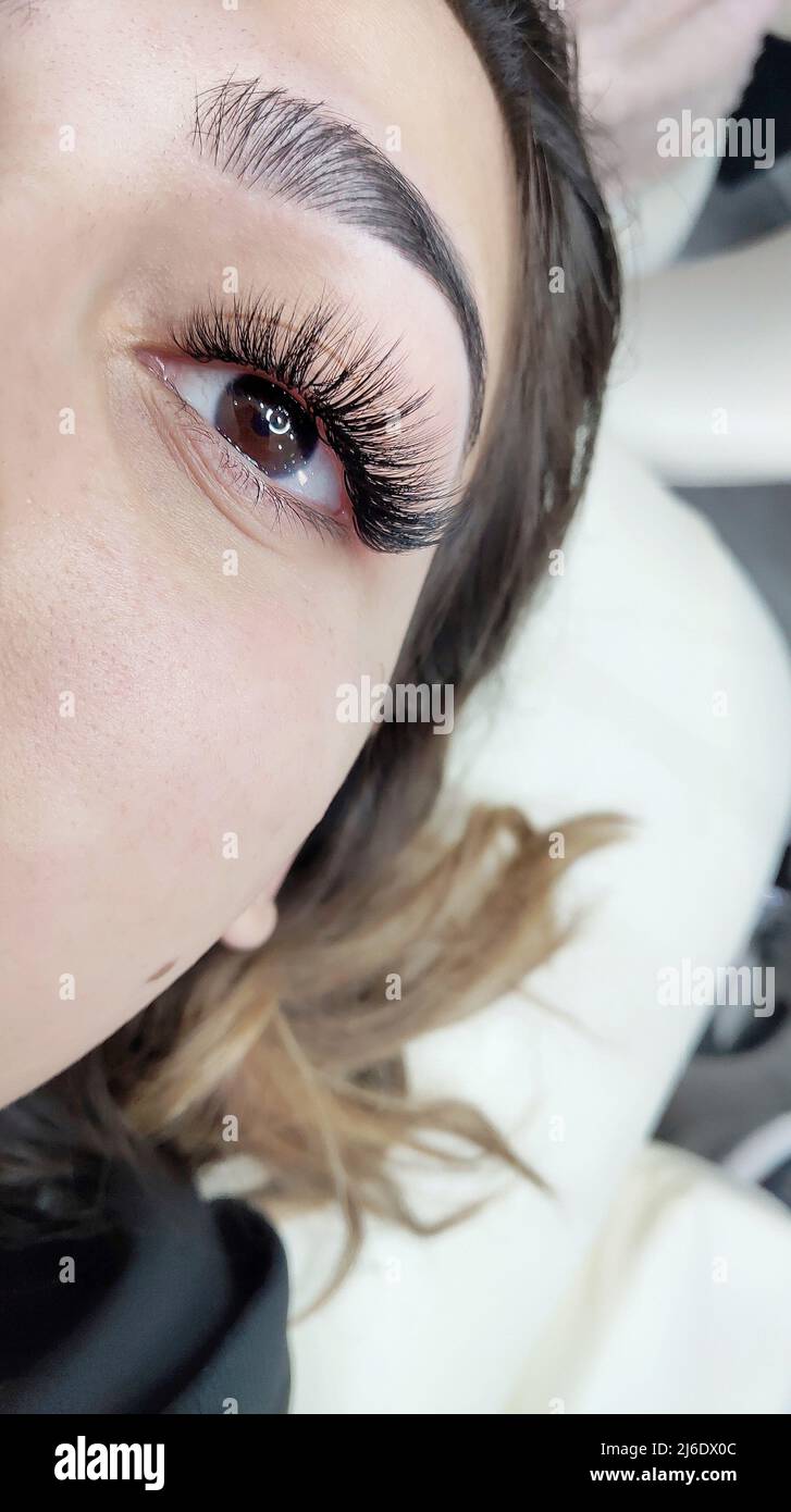 Eyelash extensions in beauty salon macro eye Stock Photo - Alamy
