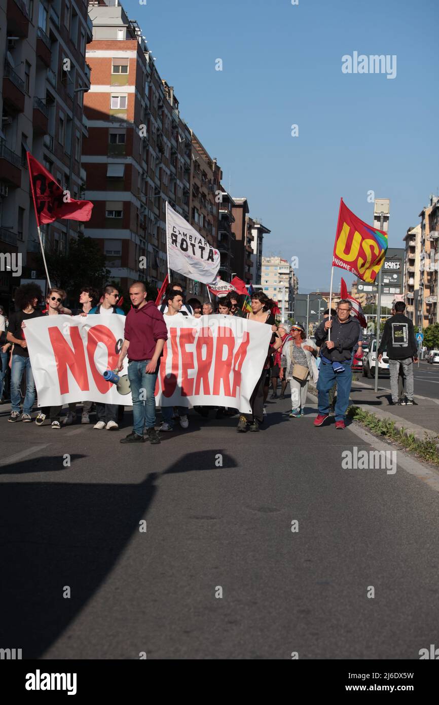 Italian girl demonstrates for peace during the Peace demonstration of ...