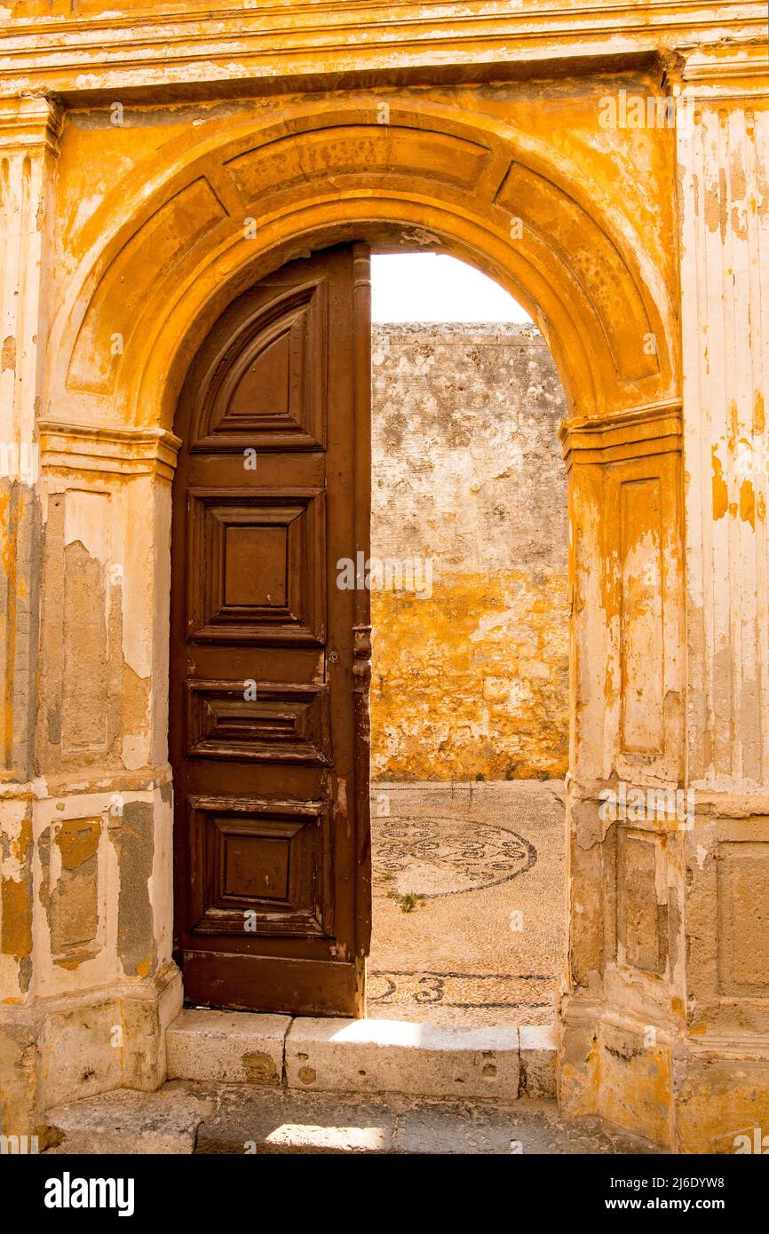 Rustic doorways hi-res stock photography and images - Alamy