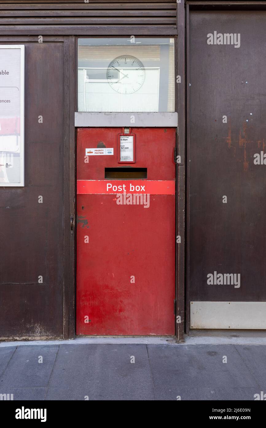 Royal Mail post box built into a building Stock Photo - Alamy