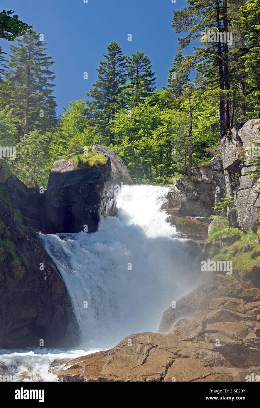 The Val e de J ret in the French Pyr n es: the Cascade de Cerisey Stock ...