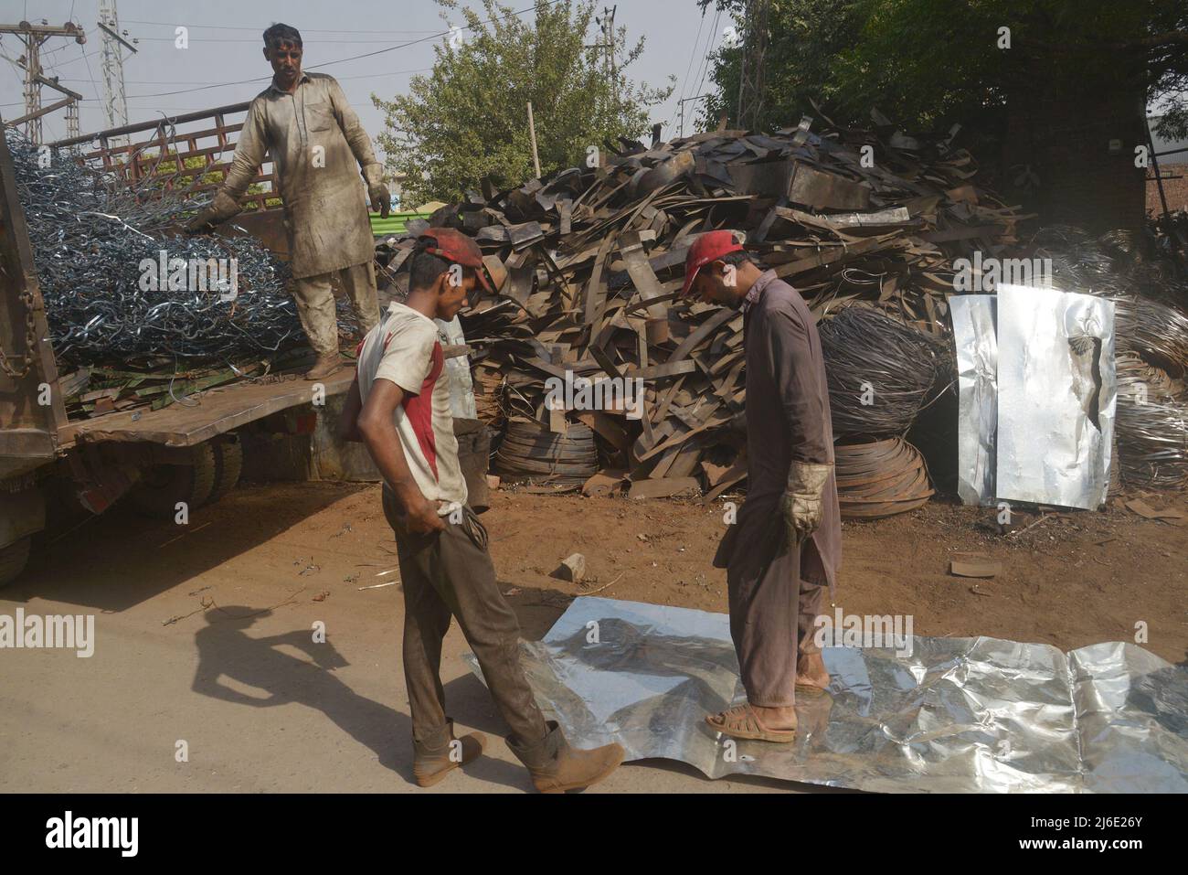 April 30, 2022, Lahore, Punjab, Pakistan: Pakistani laborers are busy ...