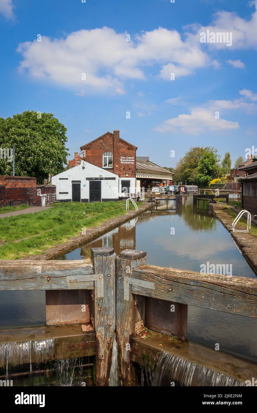 Chester canal basin hi-res stock photography and images - Alamy