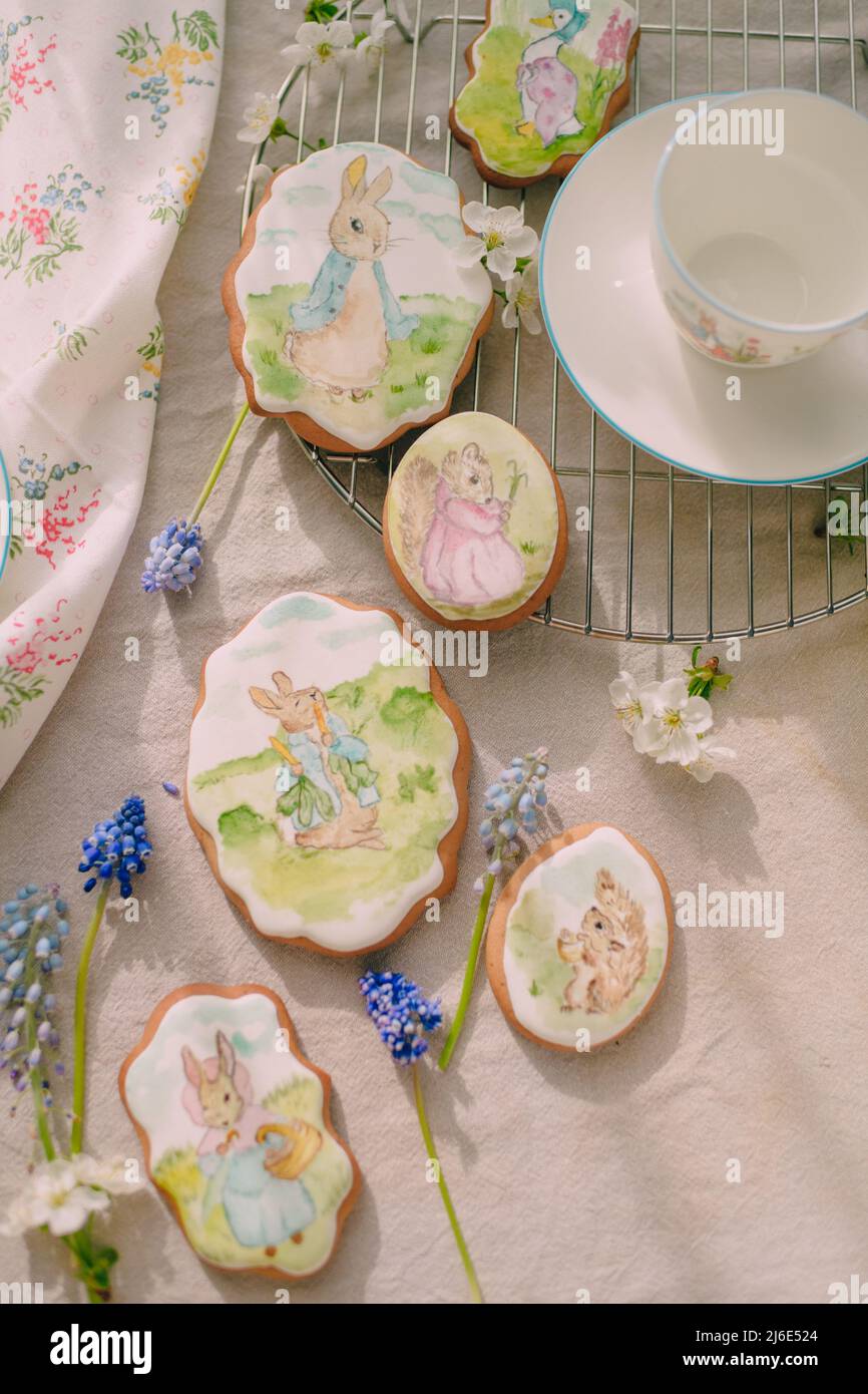 Gingerbread cookie rabbit hi-res stock photography and images - Alamy