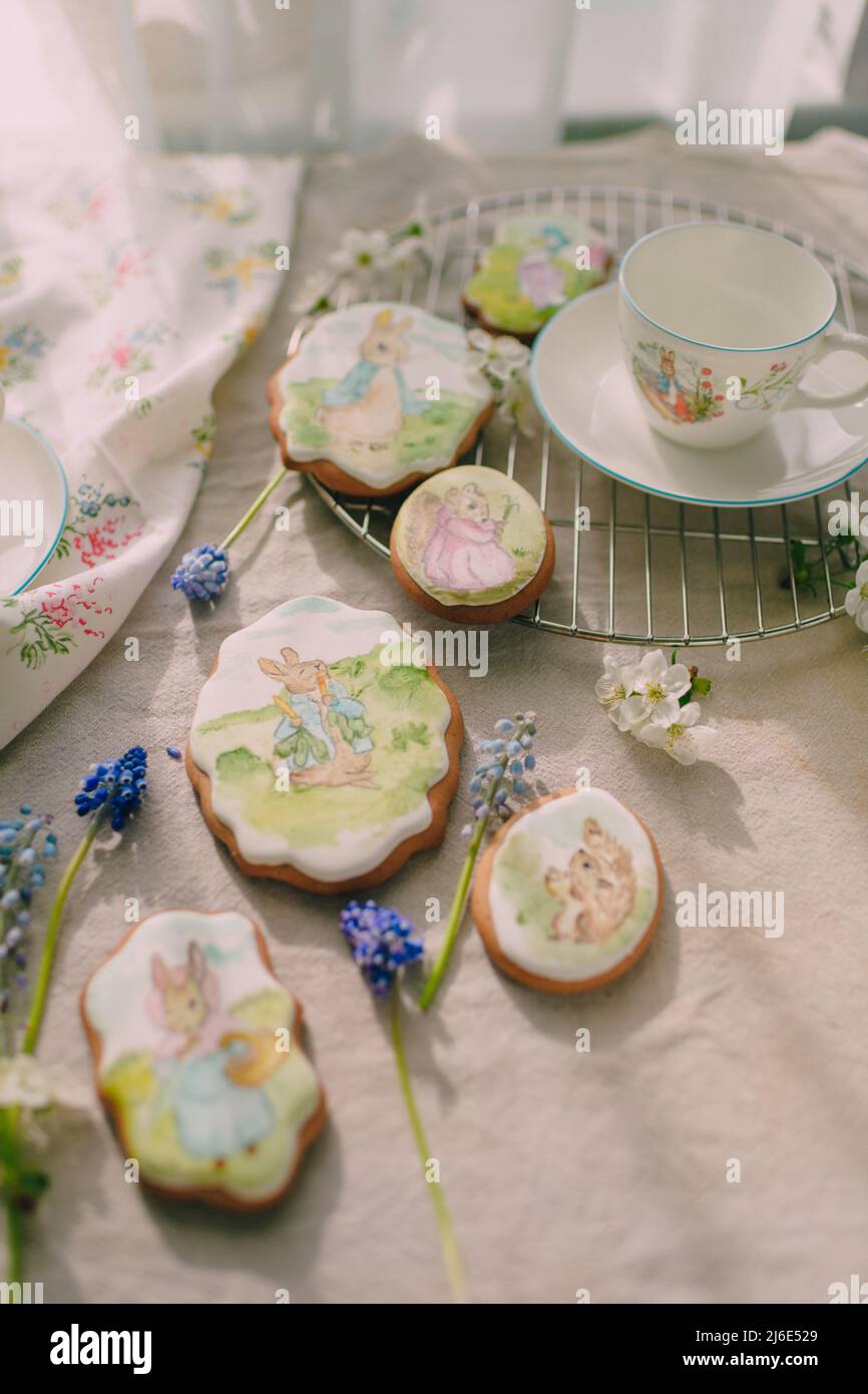 Gingerbread cookie rabbit hi-res stock photography and images - Alamy