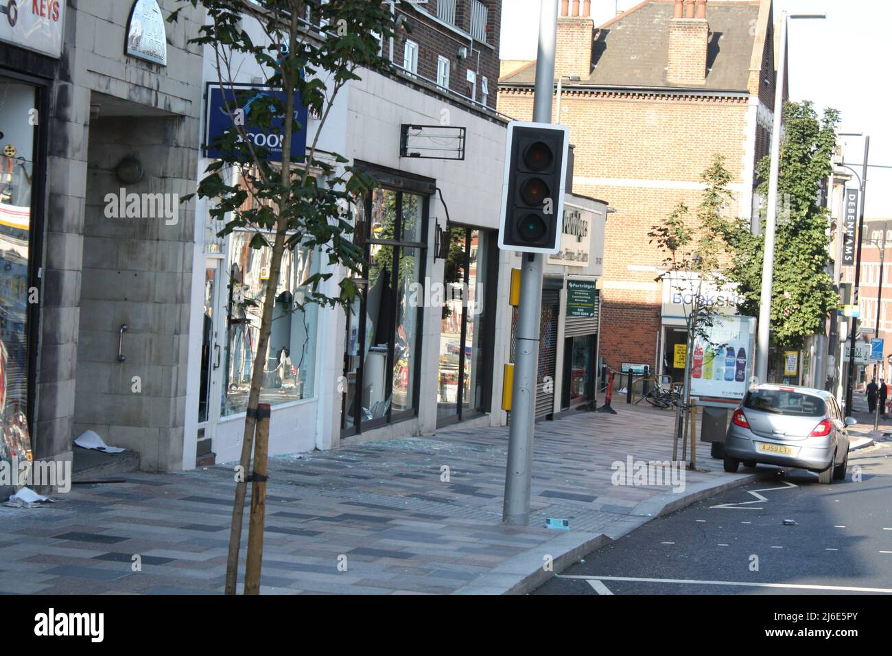 Riots night looting shops hi-res stock photography and images - Alamy