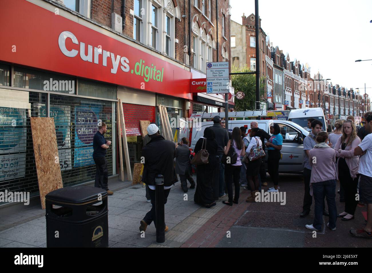 Riots night looting shops hi-res stock photography and images - Alamy