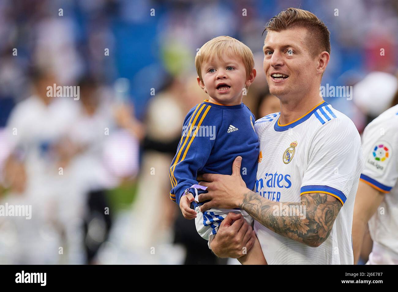 Toni Kroos of Real Madrid with his son celebrates at full time during ...