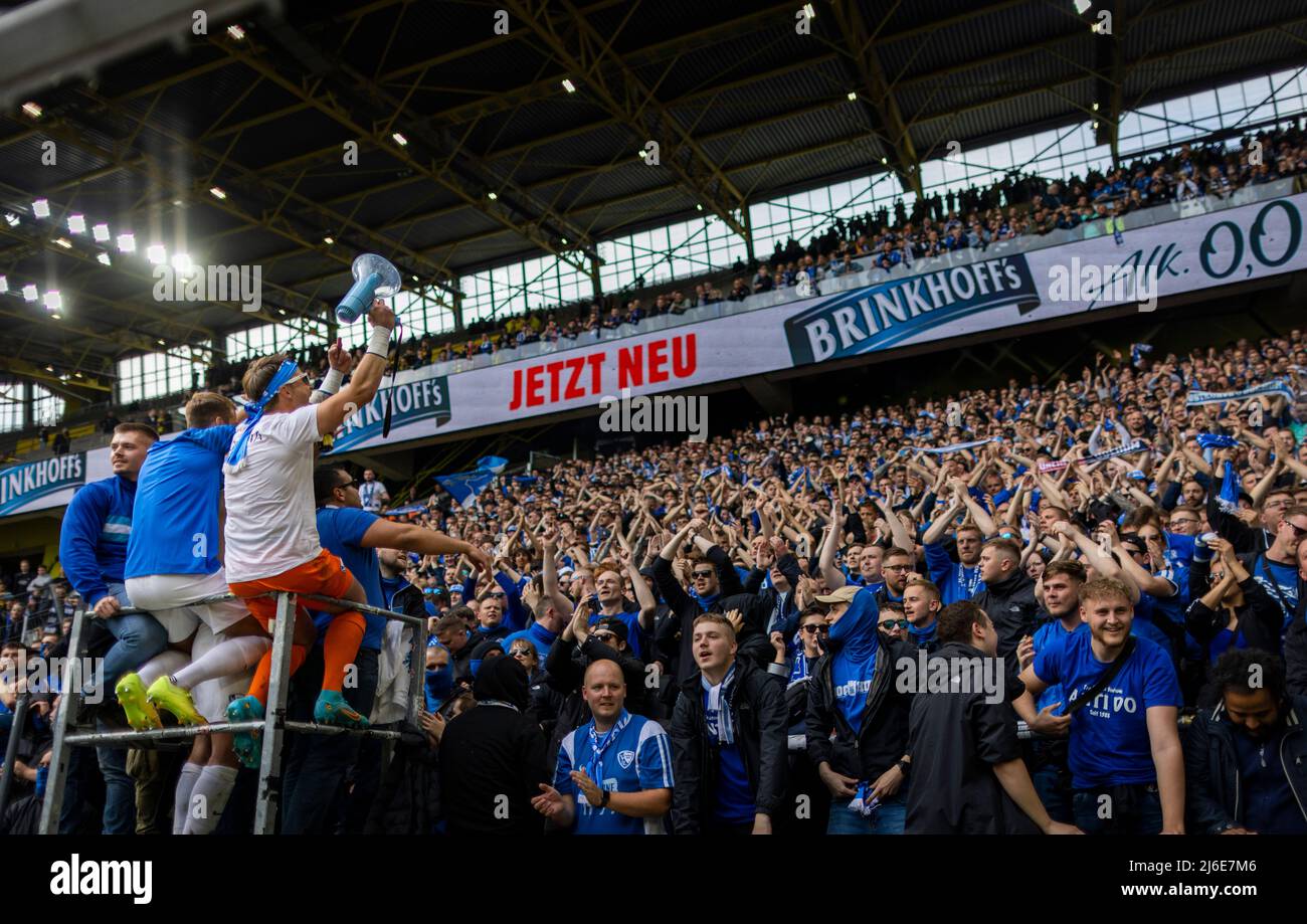 Torwart Manuel Riemann (Bochum) heizt die Fans an Borussia Dortmund ...