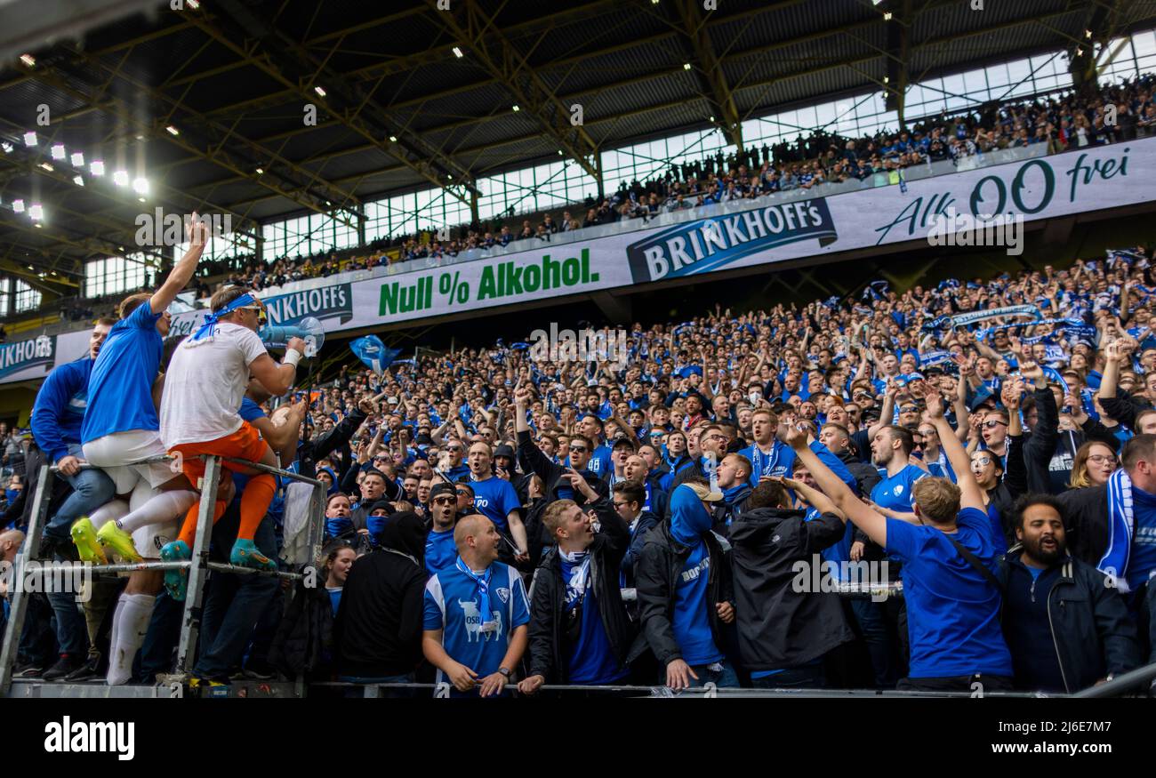 Torwart Manuel Riemann (Bochum) heizt die Fans an Borussia Dortmund ...