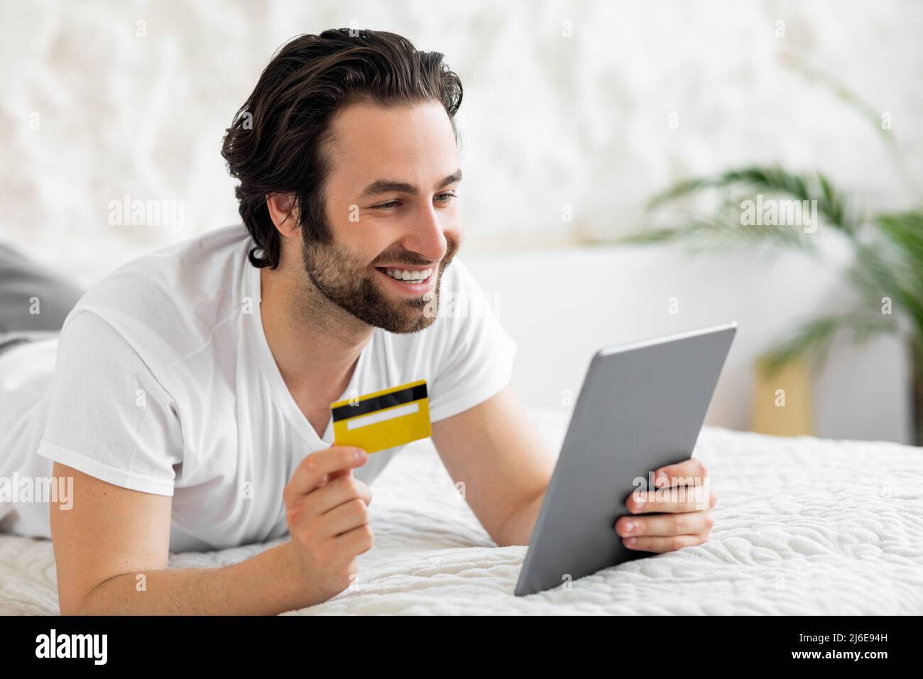 Product delivery man hi-res stock photography and images - Alamy