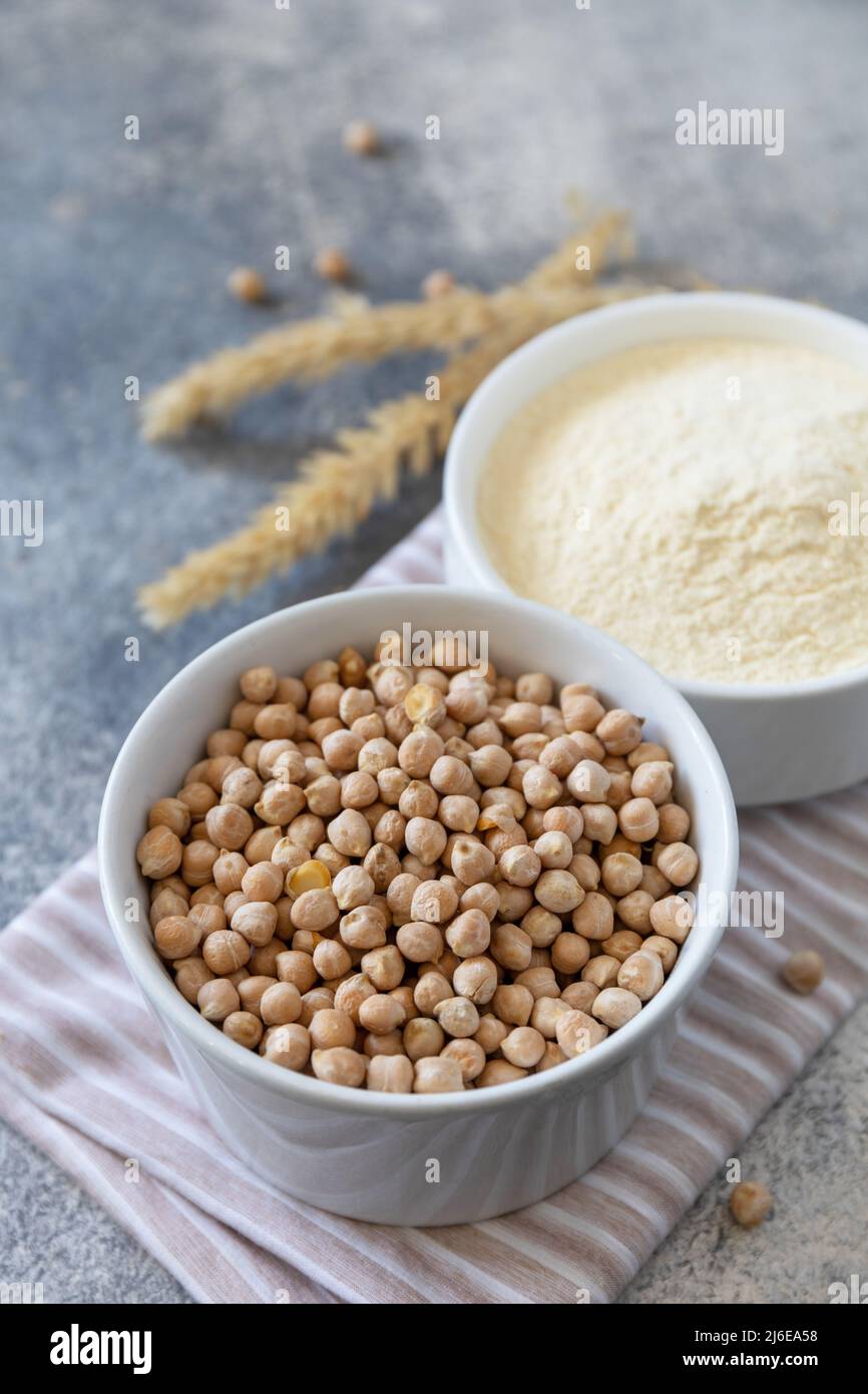 Food and baking gluten-free protein ingredient. Chickpea flour ...
