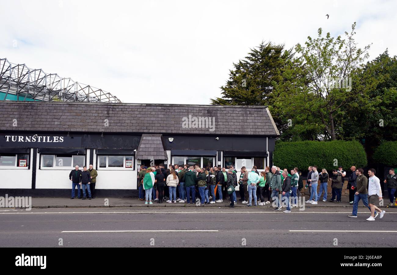 Rangers fans pub hi-res stock photography and images - Alamy