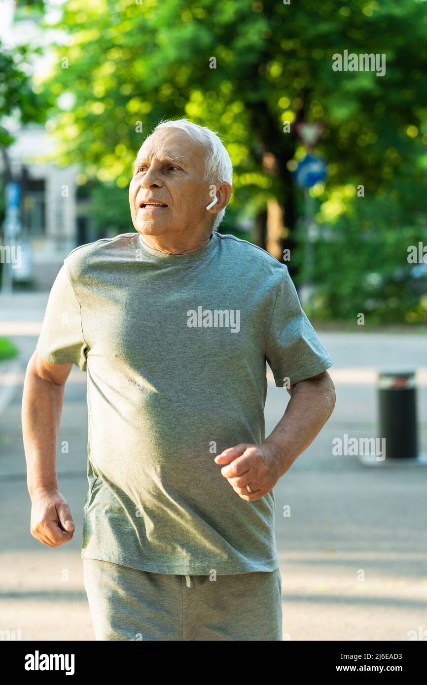 Elderly jogger city hi-res stock photography and images - Alamy