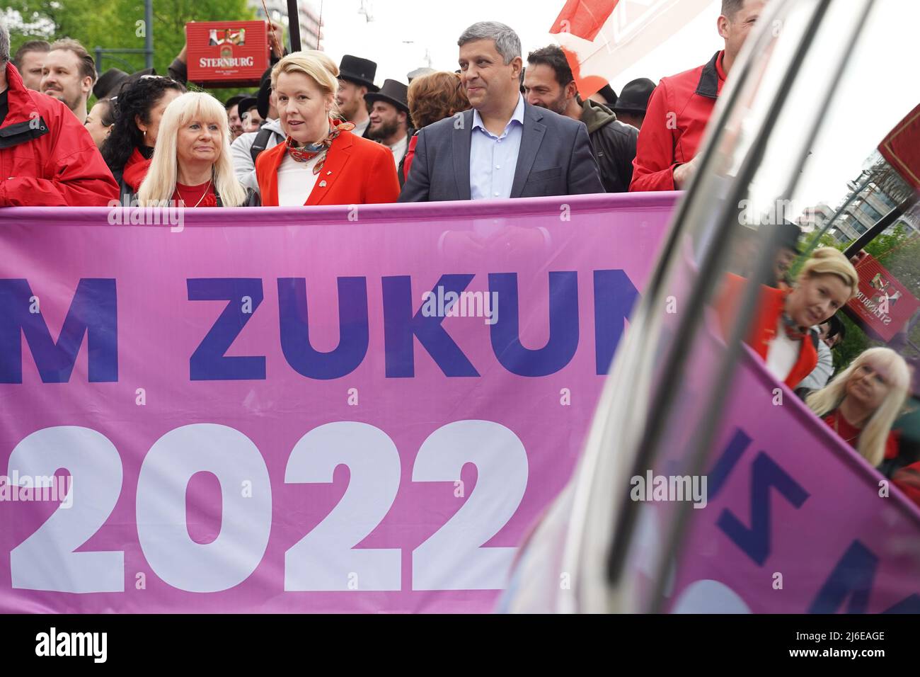01 May 2022, Berlin: Iris Spranger (l-r, SPD), Senator of the Interior ...